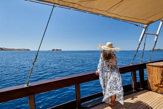 ORACLE yacht for charter (35m,)